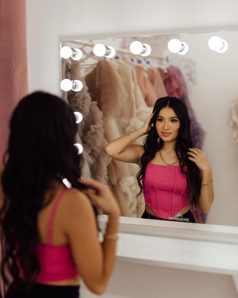 How To Take A Mirror Selfie | Impressions Vanity Co.